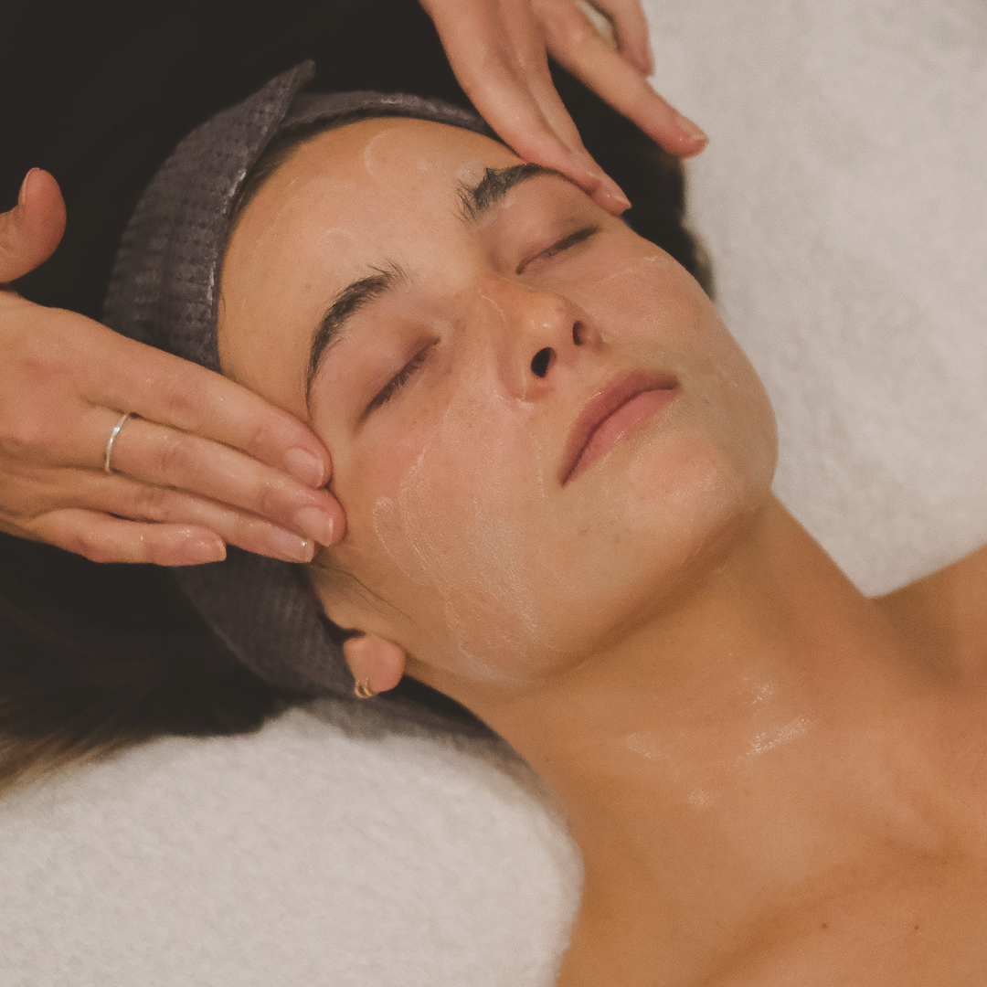 Signature Five Star Facial - 45 Minutes – Five Star Day Spa